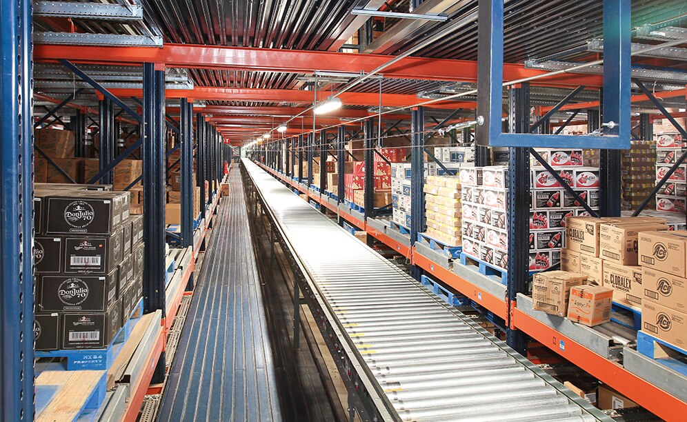 Esempio di magazzino automatico autoportante per DECASA a Messico ...