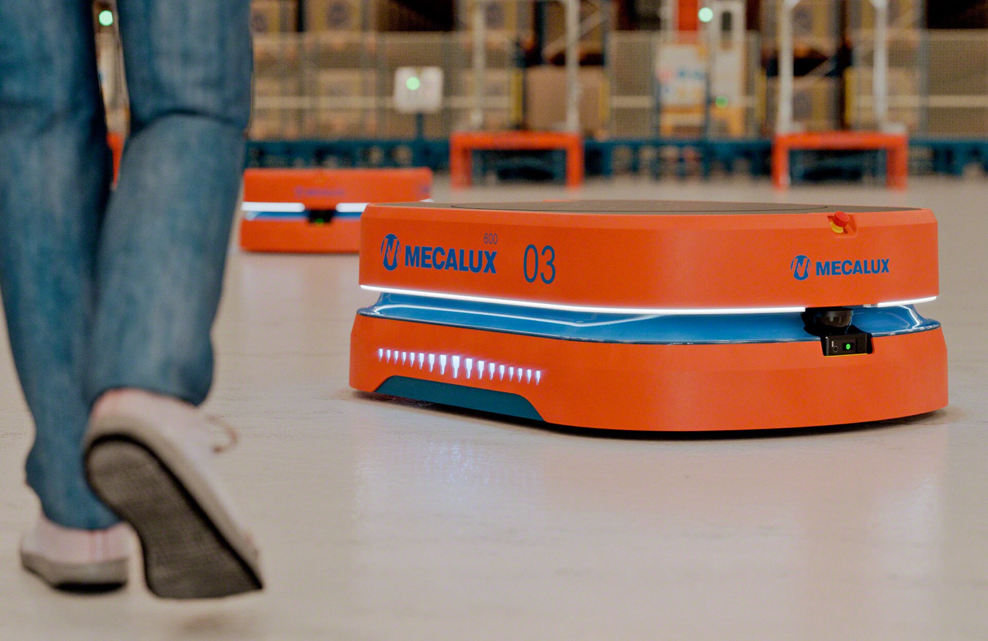 Robot mobili autonomi (AMR) - Mecalux.it