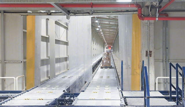 Attrezzature per banchine di carico - Mecalux.it